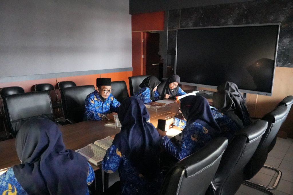 PEGAWAI KECAMATAN ANGGANA GELAR KEGIATAN ETAM MENGAJI (GEMA) DI KANTOR ...