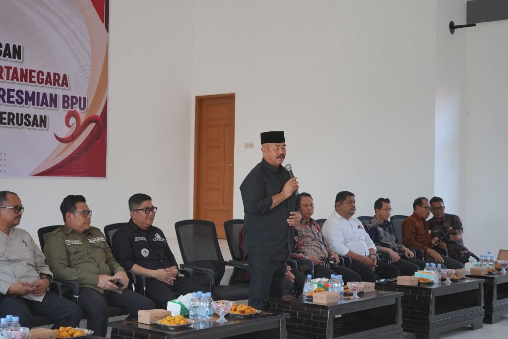 BUPATI KUKAR RESMIKAN GEDUNG BPU DESA HANDIL TERUSAN DI TITIK KETIGA KUNJUNGAN KERJA DI ...