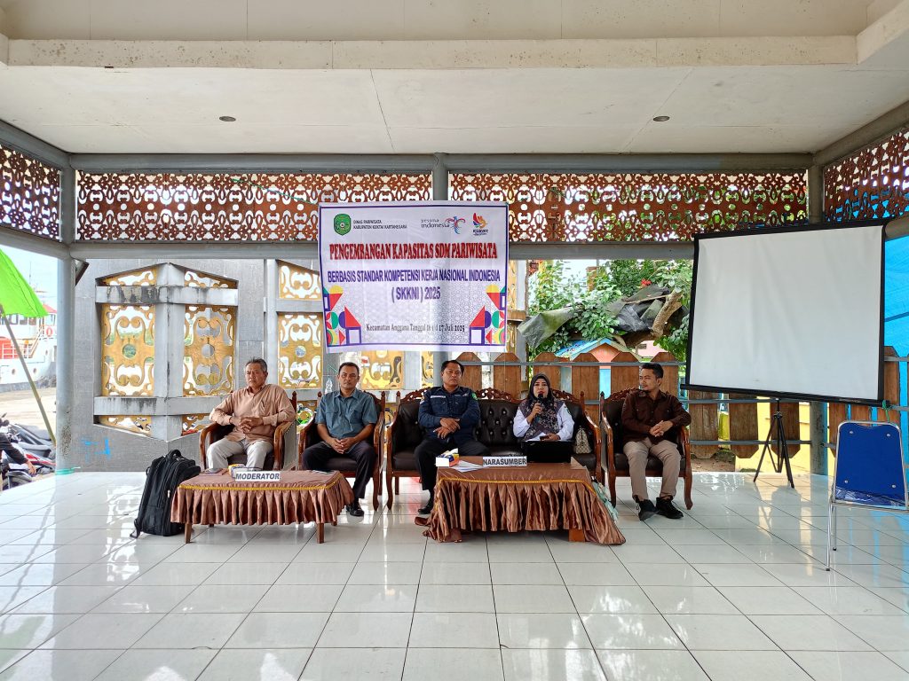 PENGEMBANGAN KAPASITAS SDM PARIWISATA BERBASIS STANDAR KOMPETENSI KERJA ...